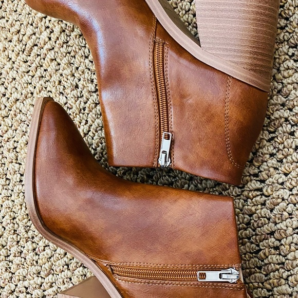 Zby | Shoes | Nwot Zby Pointed Ankle Boot For A Sexy And Taller Look ...